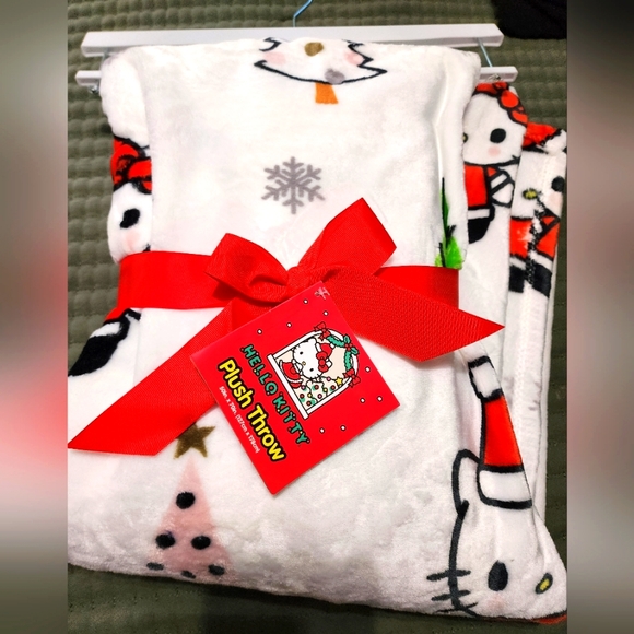 Hello Kitty | Bedding | Hello Kitty Viral Christmas Blanket Plush Hk ...